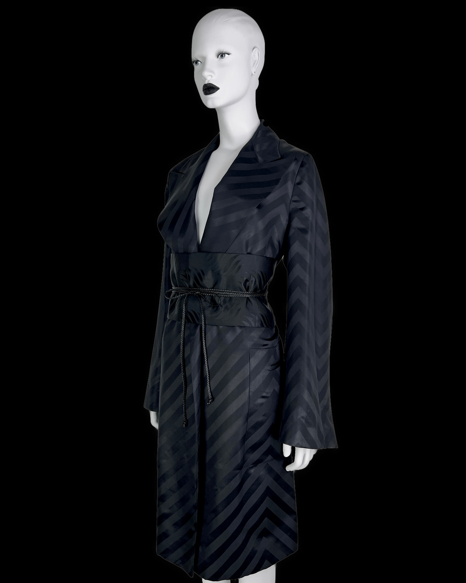 Gucci Fall 2002 Kimono and Belt Runway Look – QV Archive